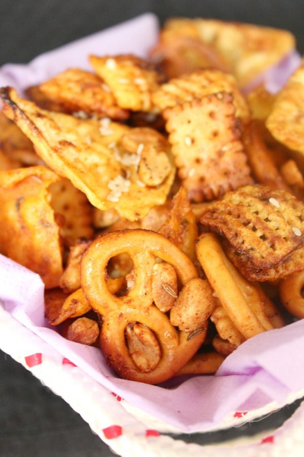 Spicy Asian Party Mix snack - Easy Peasy Creative Ideas