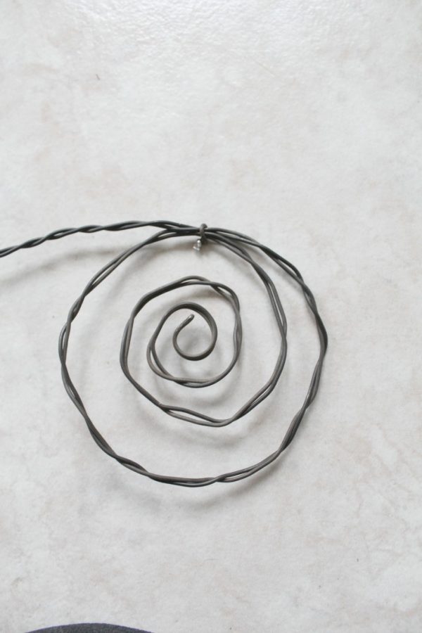 Snowman Decorations With Wire - Easy Peasy Creative Ideas