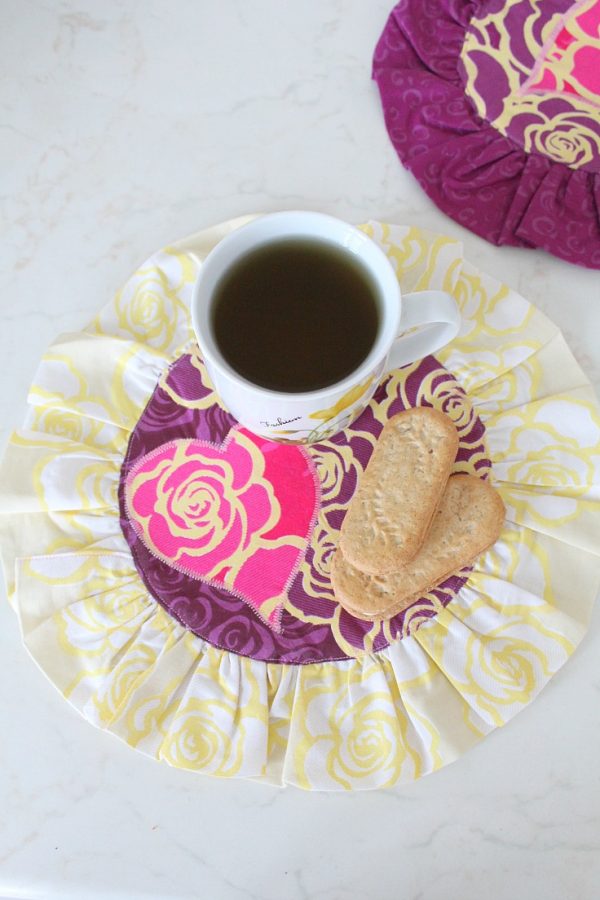This Darling Mug Rug Pattern Is Super Easy | Easy Peasy Creative Ideas