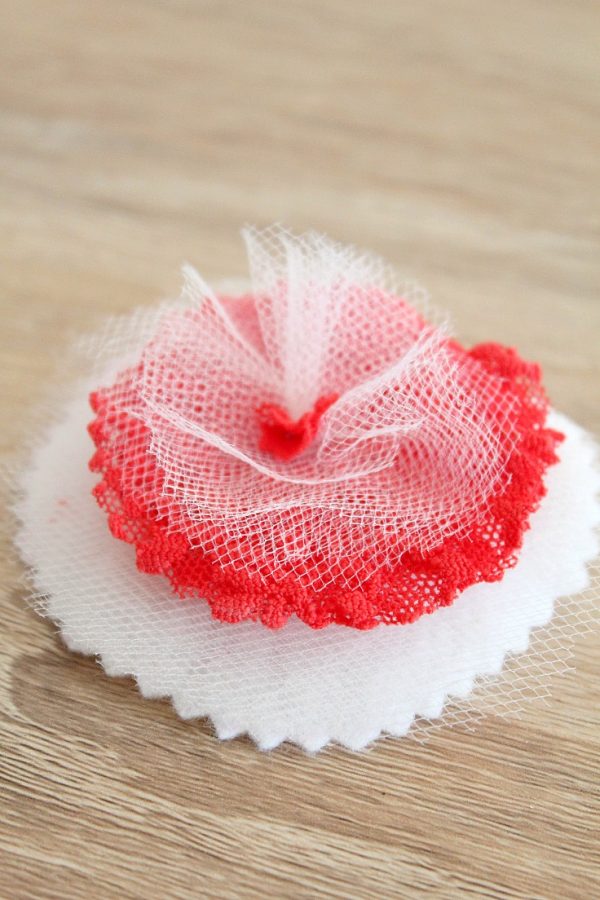 How to Sew Fabric Flowers in 5 Minutes - Easy Peasy Creative Ideas