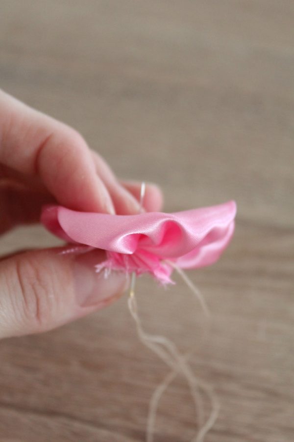 How To Make Easy Fabric Yoyo Flowers - Easy Peasy Creative Ideas