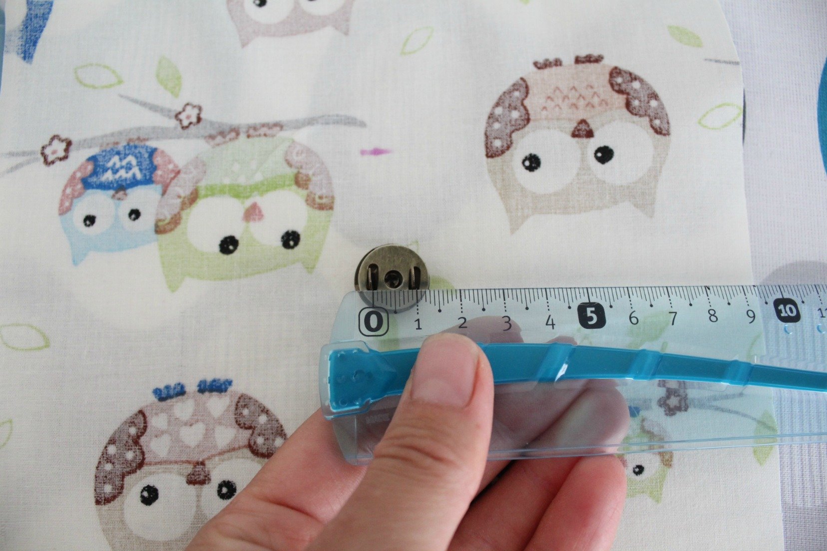 How To Install Magnetic Snaps On Fabric - Easy Peasy Creative Ideas