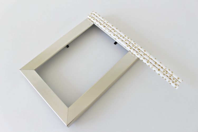 Straw Frame Fun Craft Idea To Decorate A Boring Photo Frame