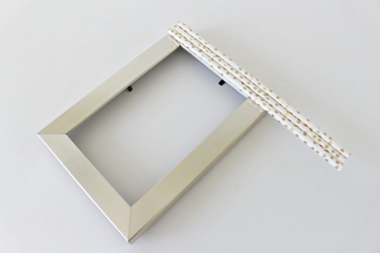 Straw Frame Fun Craft Idea To Decorate A Boring Photo Frame