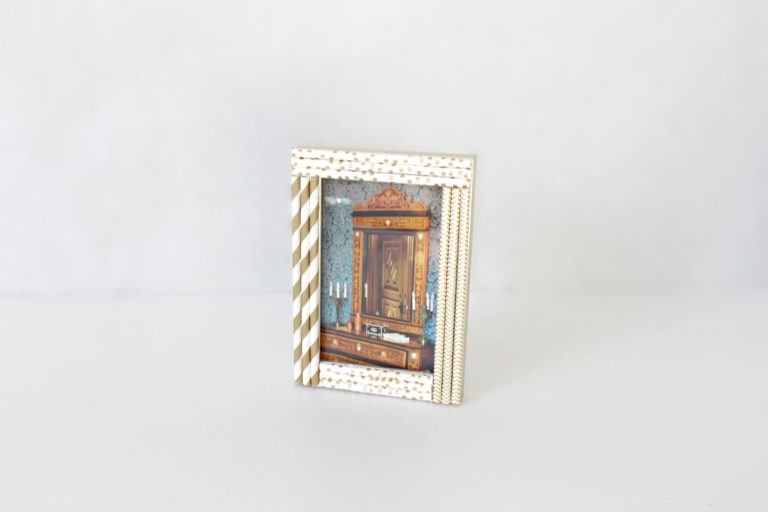 Straw Frame Fun Craft Idea To Decorate A Boring Photo Frame
