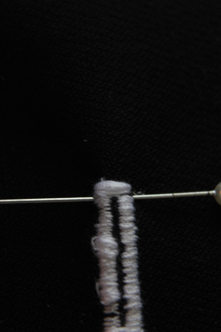 HOW TO MAKE BUTTONHOLES With a Singer Buttonhole Foot - Easy Peasy ...