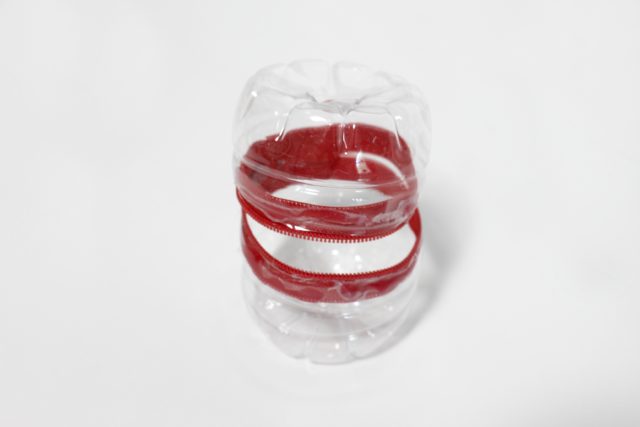 DIY Snack Box With Zipper Made From Recycled Plastic Bottles