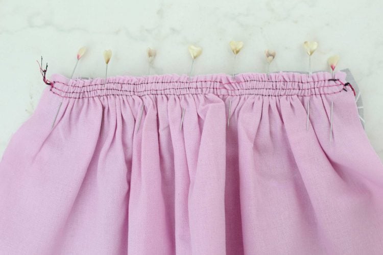 How To Gather Fabric For Perfect Even Ruffles - Easy Peasy Creative Ideas