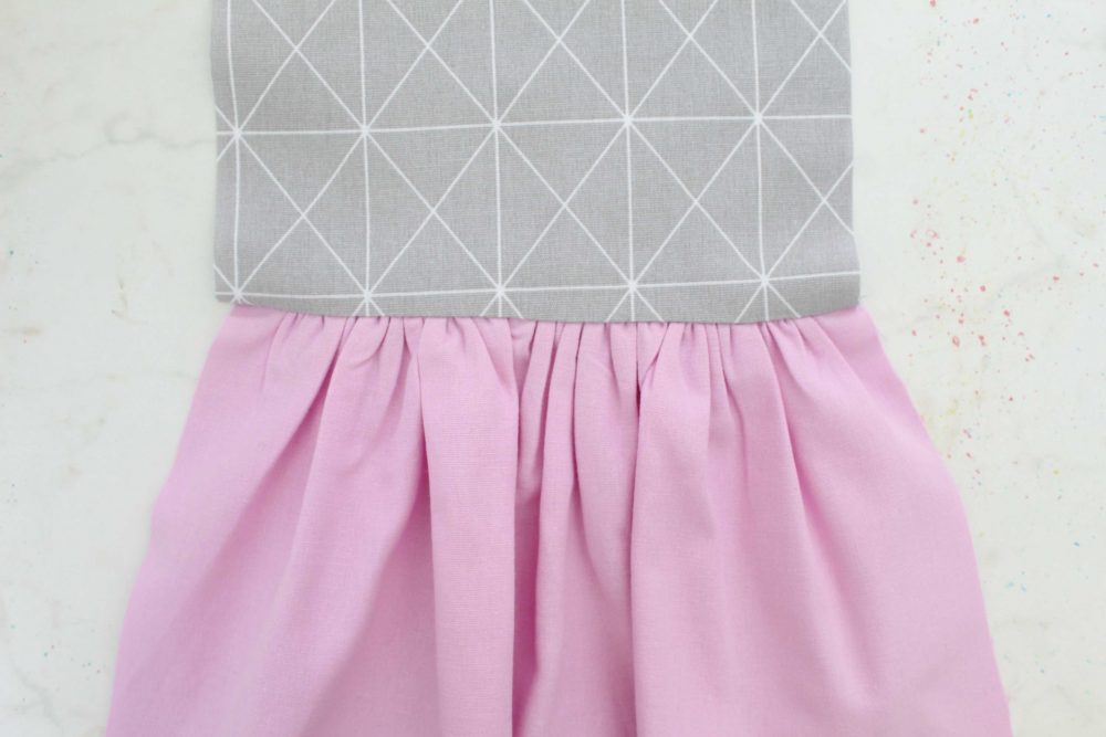 How To Gather Fabric For Perfect Even Ruffles - Easy Peasy Creative Ideas