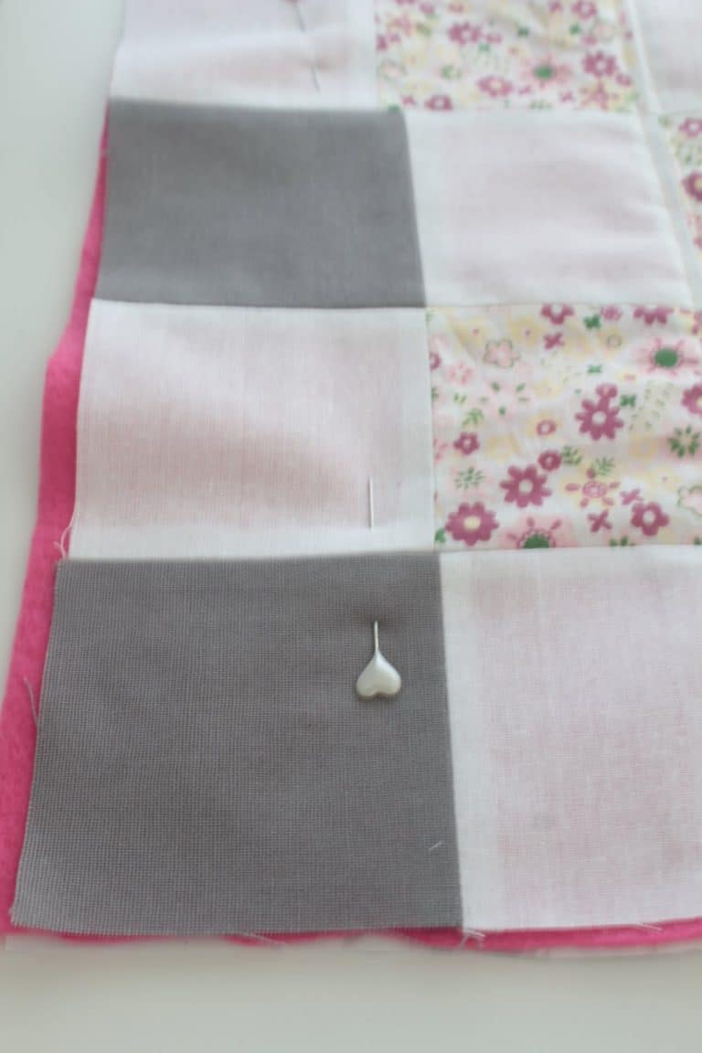 Quilted Sewing Mat With Thread Catcher - Easy Peasy Creative Ideas