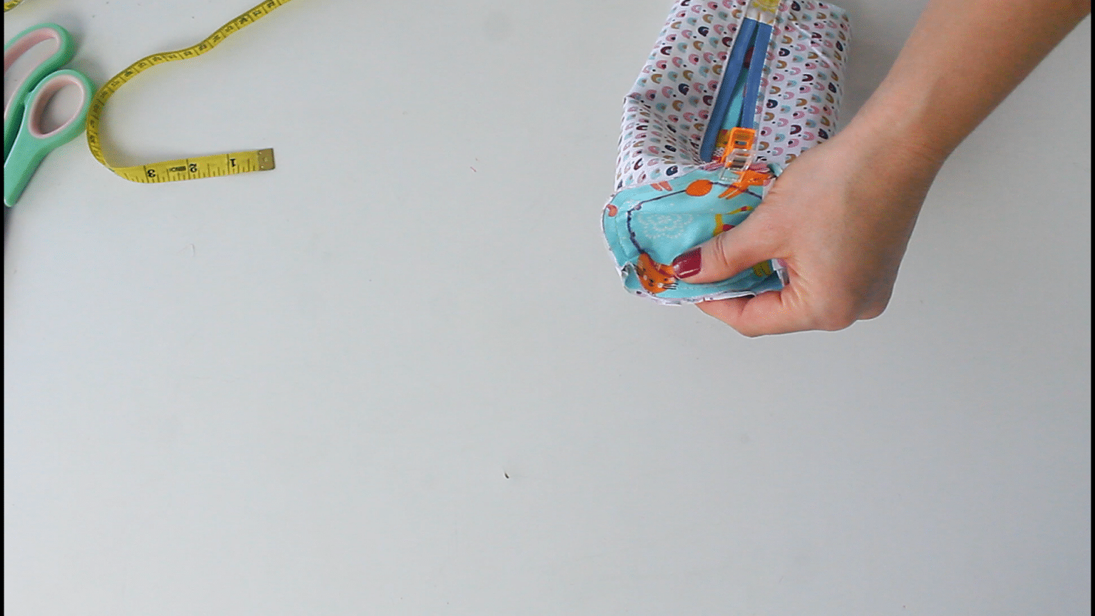 Easy Adorable Round Pencil Case Pattern - Easy Peasy Creative Ideas