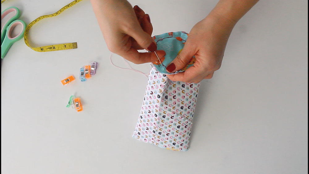 Easy Adorable Round Pencil Case Pattern - Easy Peasy Creative Ideas