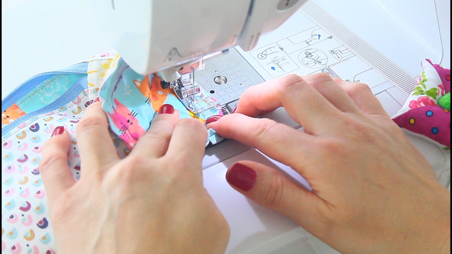 Easy Adorable Round Pencil Case Pattern - Easy Peasy Creative Ideas