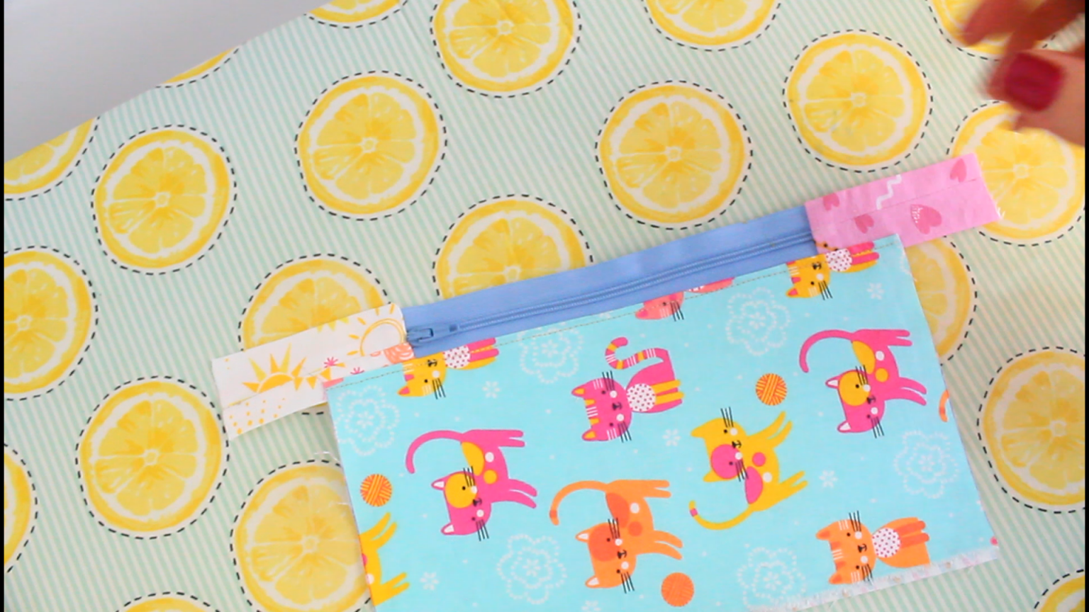 Easy Adorable Round Pencil Case Pattern - Easy Peasy Creative Ideas