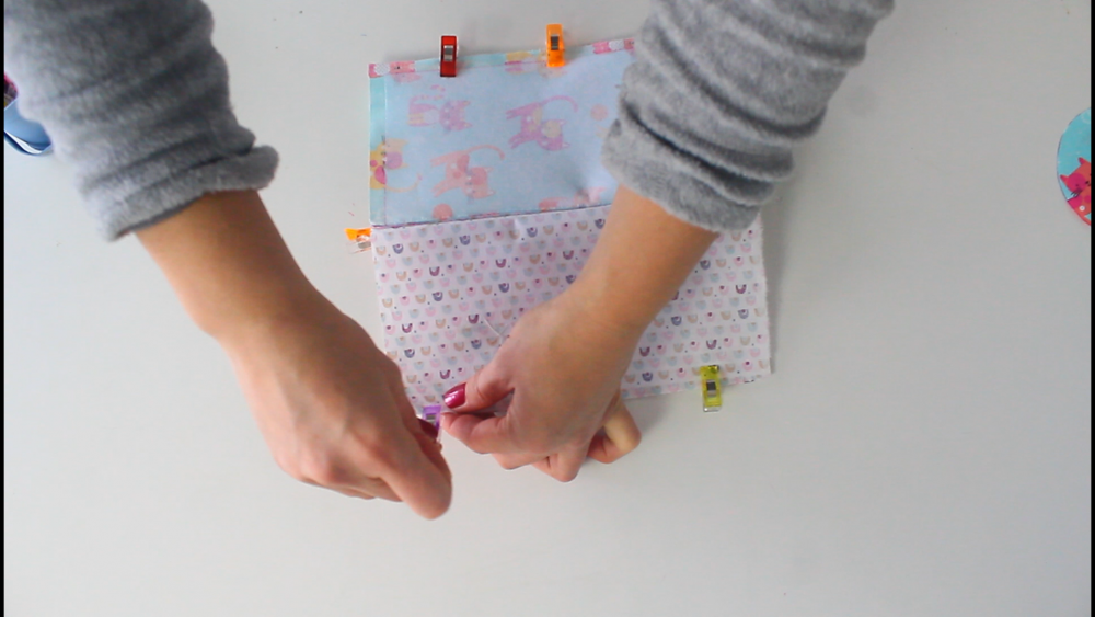 Easy Adorable Round Pencil Case Pattern - Easy Peasy Creative Ideas