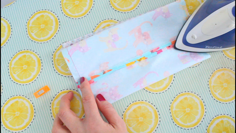 Easy Adorable Round Pencil Case Pattern - Easy Peasy Creative Ideas