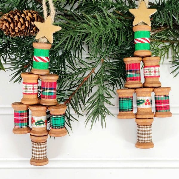 Wooden Spool Christmas Ornaments - Easy Peasy Creative Ideas