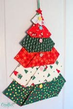 Quilted Christmas tree door hanging - Easy Peasy Creative Ideas