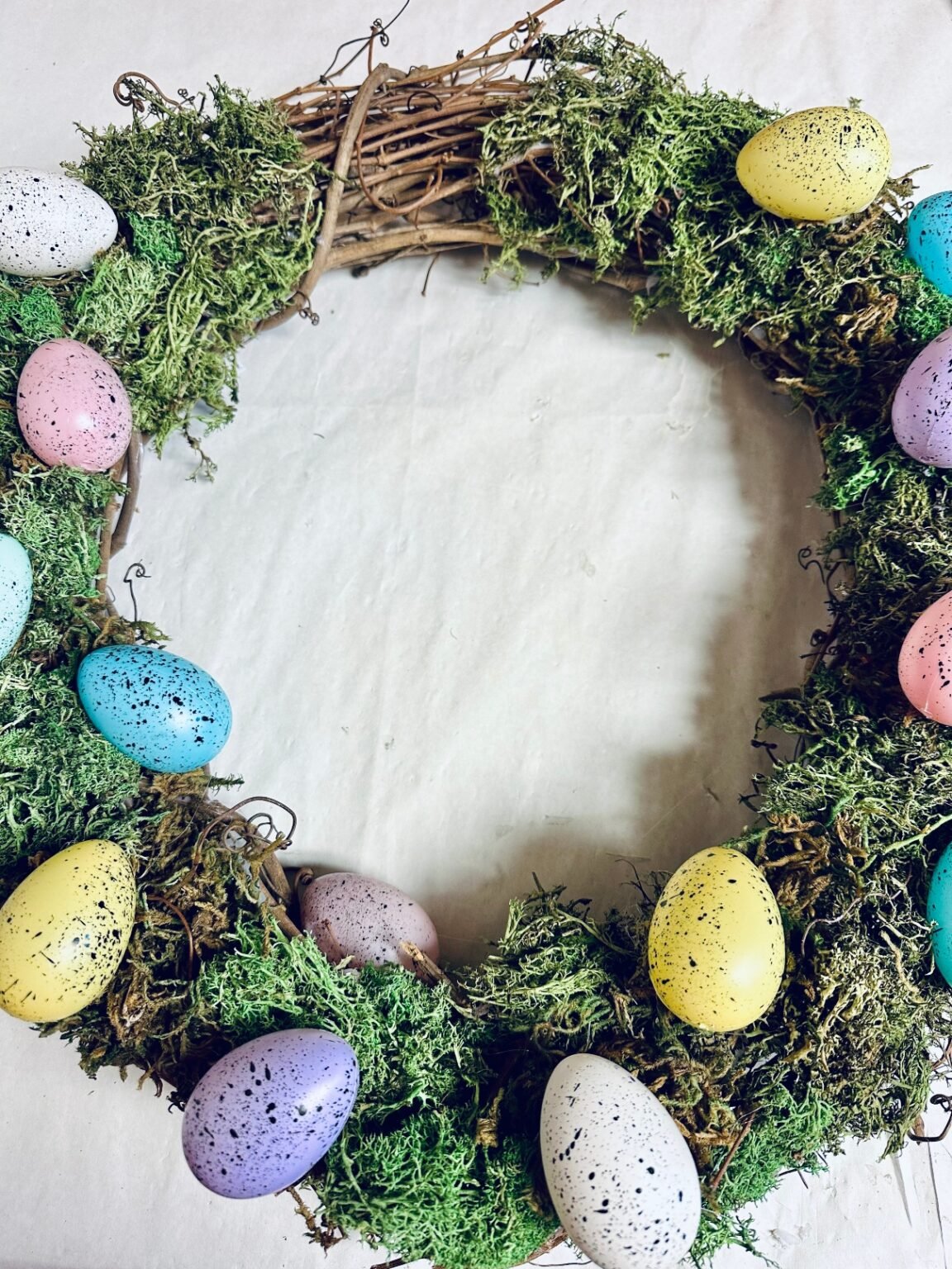 Festive DIY Easter egg wreath - Easy Peasy Creative Ideas