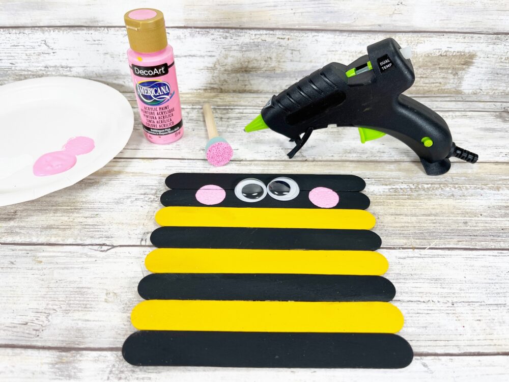 So Cute Bee Craft with Craft Sticks - Easy Peasy Creative Ideas