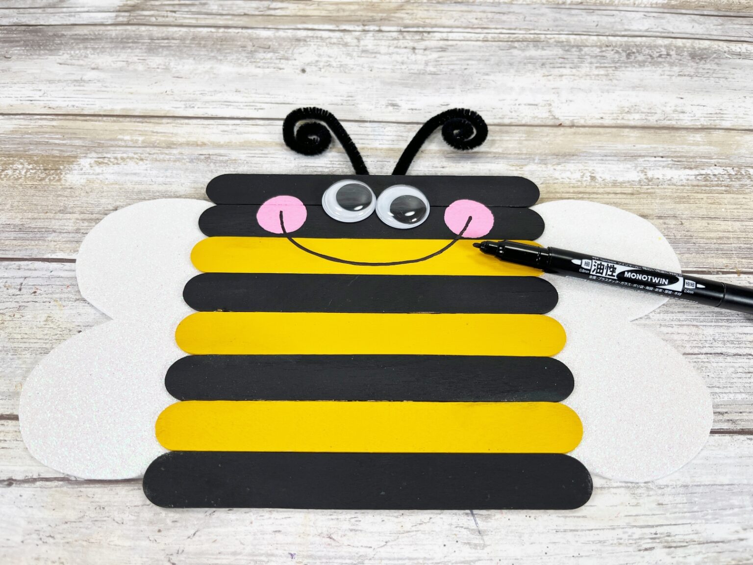 So Cute Bee Craft with Craft Sticks - Easy Peasy Creative Ideas