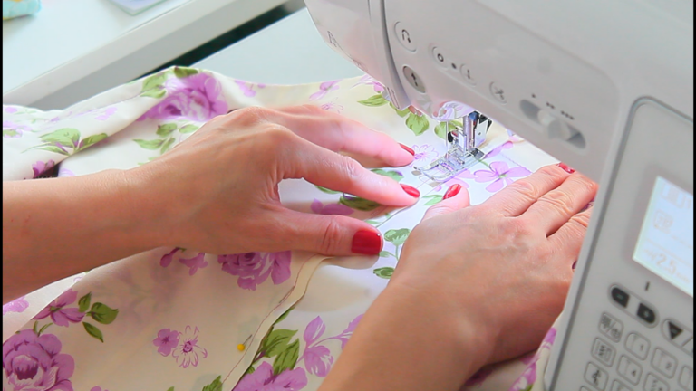 10 Minutes Sew Pillowcase Apron - Easy Peasy Creative Ideas