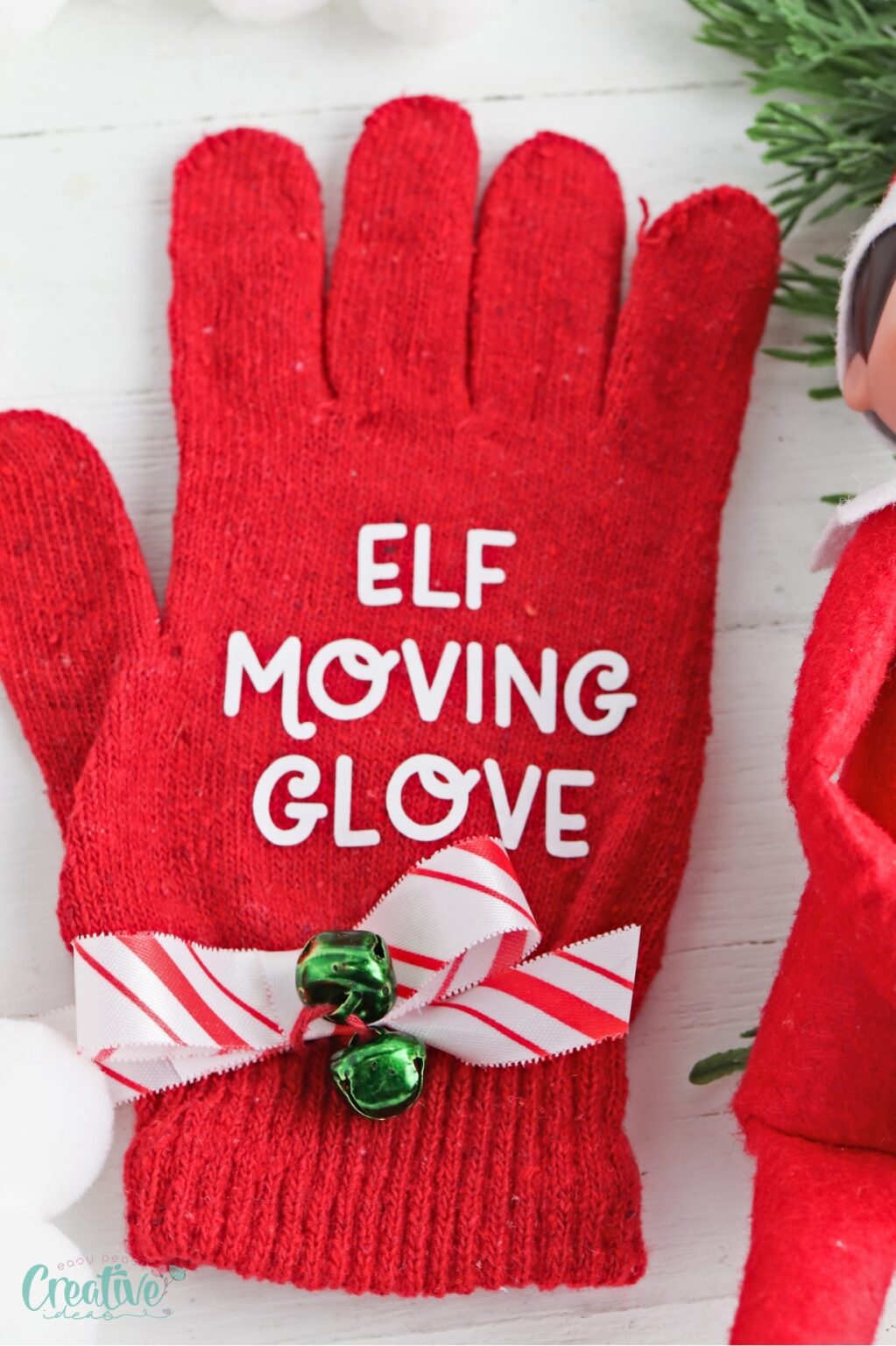 Elf moving glove craft - Easy Peasy Creative Ideas