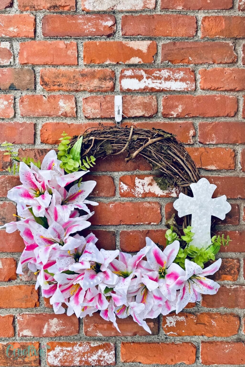 DIY Easter lily wreath - Easy Peasy Creative Ideas