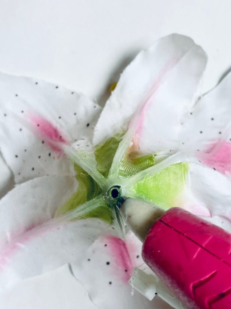 DIY Easter lily wreath - Easy Peasy Creative Ideas