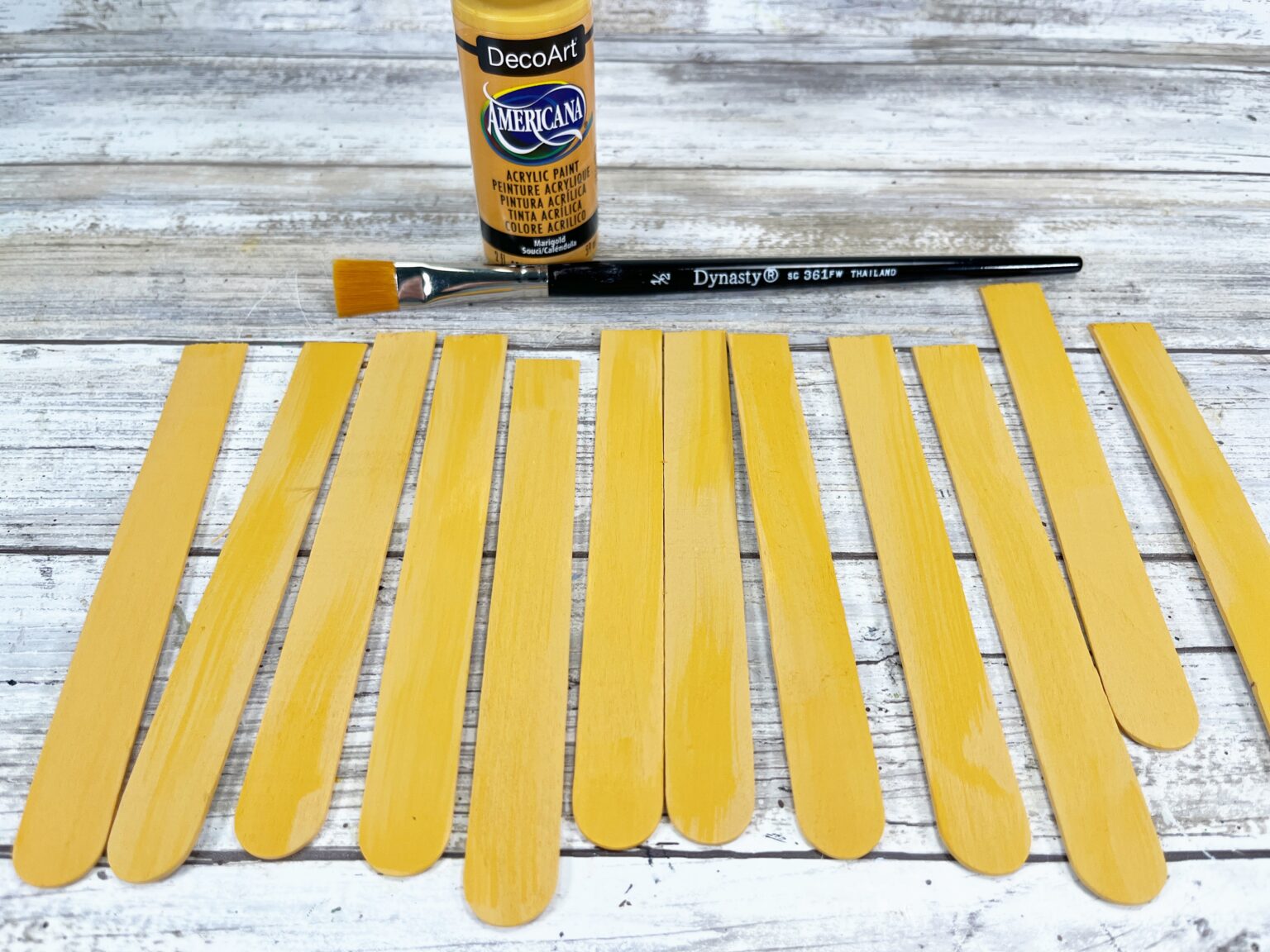 French fries craft with craft sticks - Easy Peasy Creative Ideas