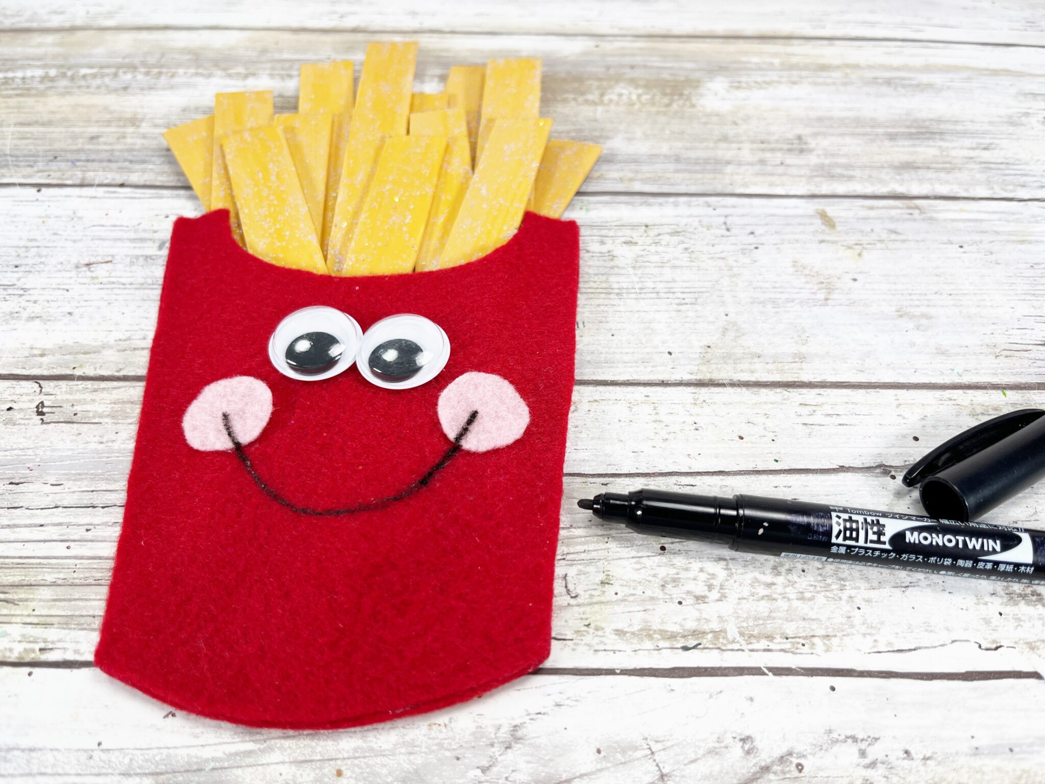 French fries craft with craft sticks - Easy Peasy Creative Ideas