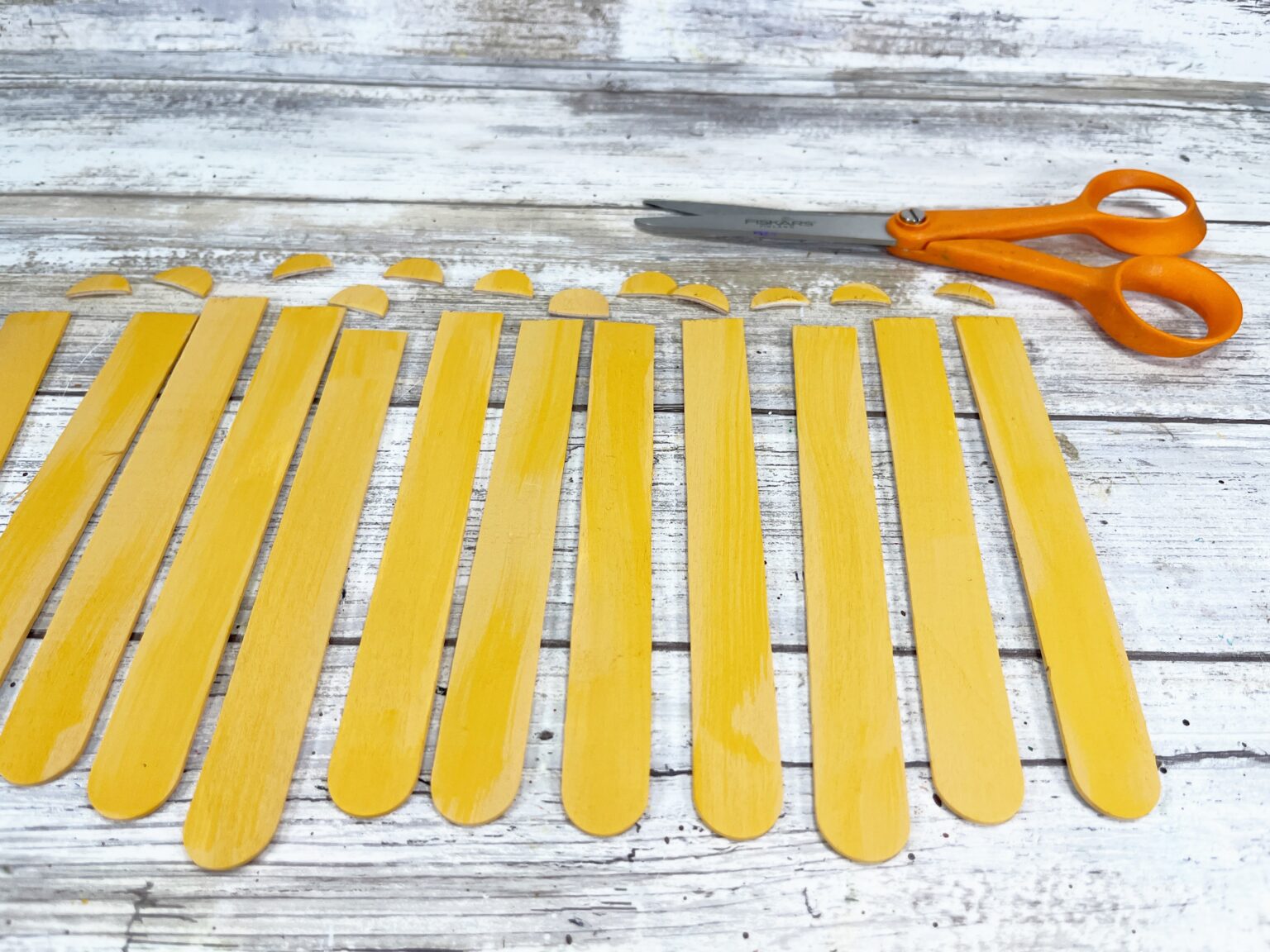 French fries craft with craft sticks - Easy Peasy Creative Ideas