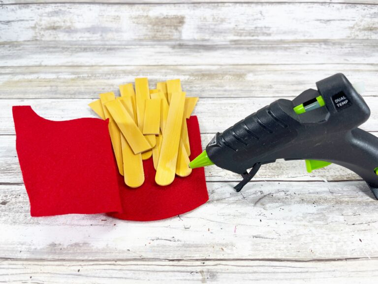French fries craft with craft sticks - Easy Peasy Creative Ideas