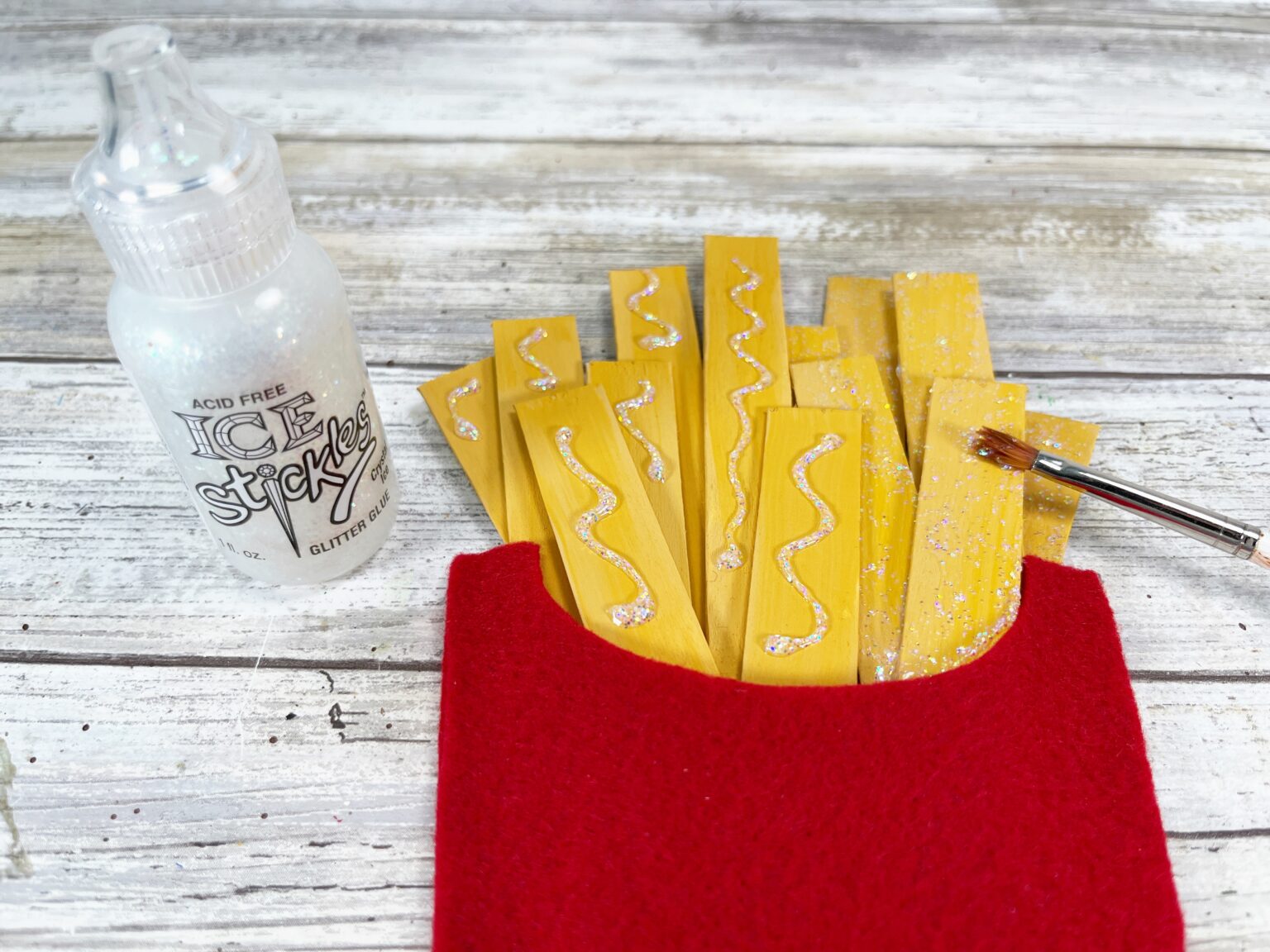 French fries craft with craft sticks - Easy Peasy Creative Ideas